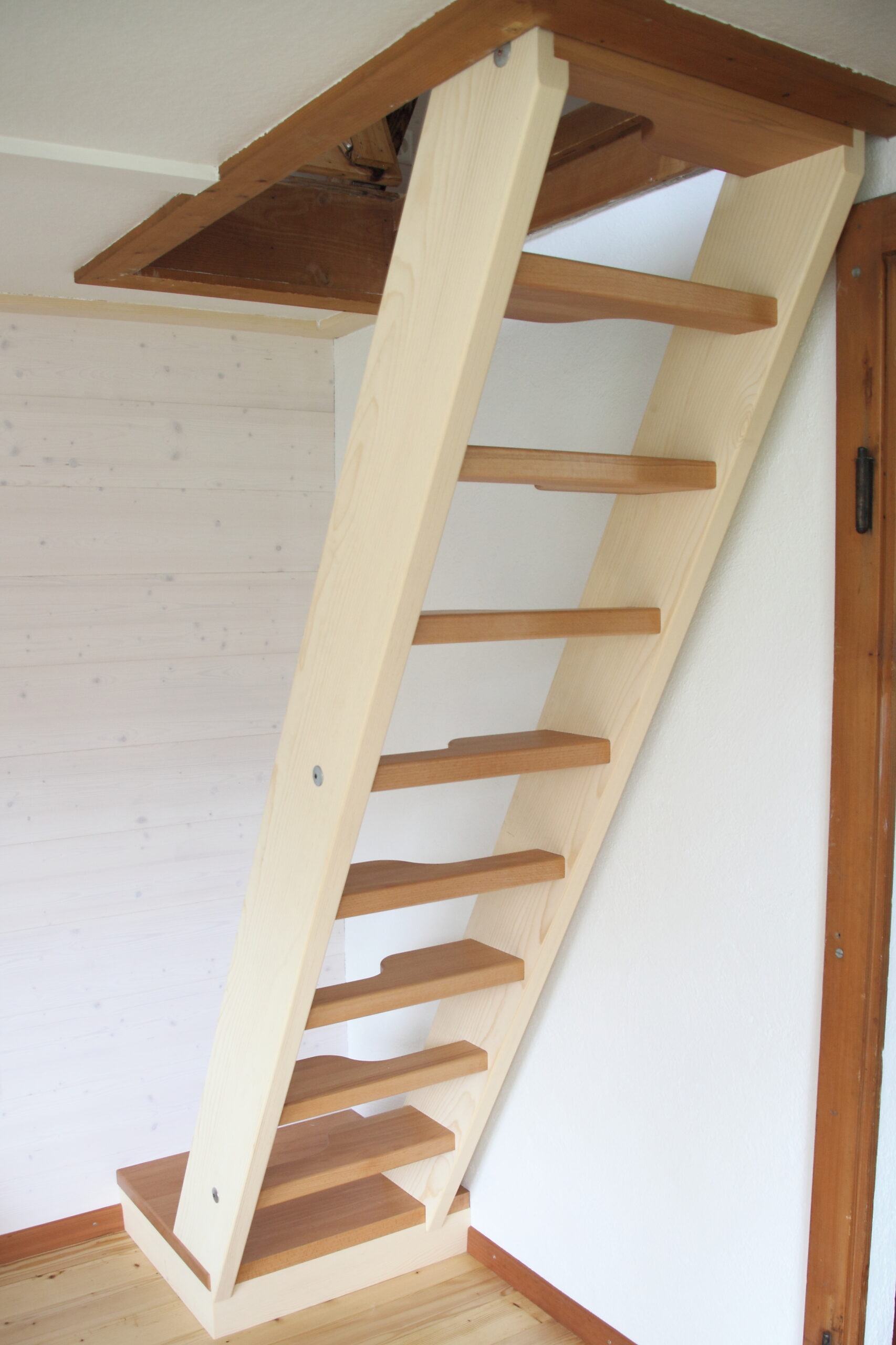 Treppen⚡Schreinerei⚡Kälin HolzTechnik AG - kht.ch